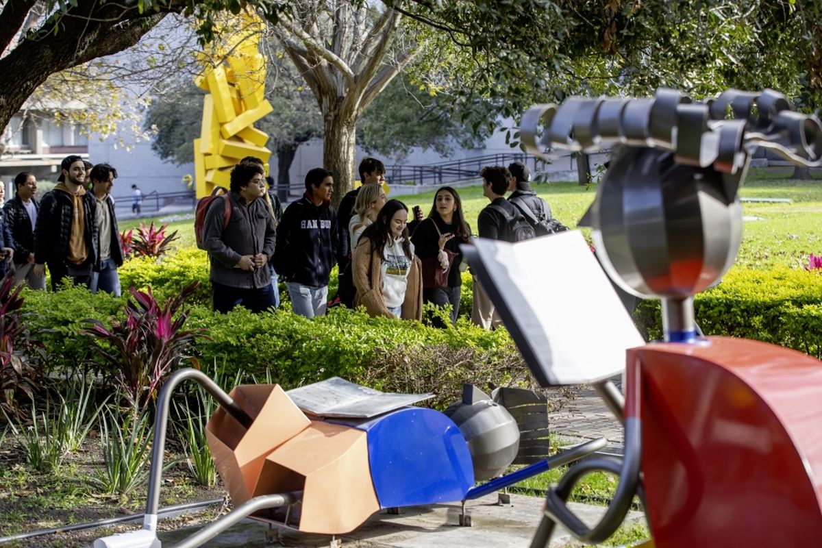 Regresa el ambiente estudiantil a las aulas de la UDEM | UDEM